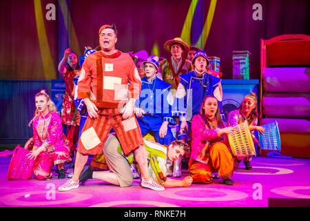Traditional British pantomime Christmas family entertainment : an ...