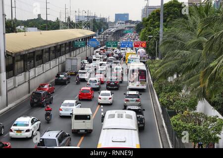 MANILA, PHILIPPINES - DECEMBER 8, 2017: Typical traffic congestion in ...