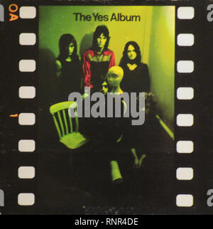 Vintage vinyl record cover - Yes - Fragile - D - 1973 - ReRel 1977 ...