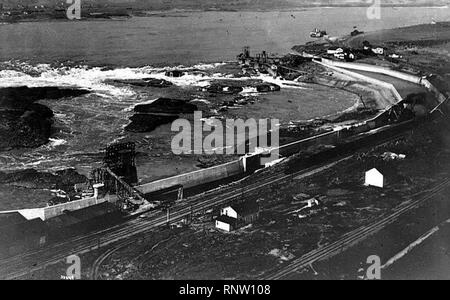 Celilo Canal and Celilo Falls, Columbia River, Oregon, 1915 (CURTIS 422 ...