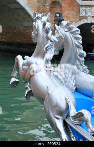 Figurehead on bissona rowing boat of the Regata Storica di Venezia at ...