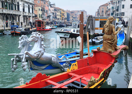 Figurehead on bissona rowing boat of the Regata Storica di Venezia at ...