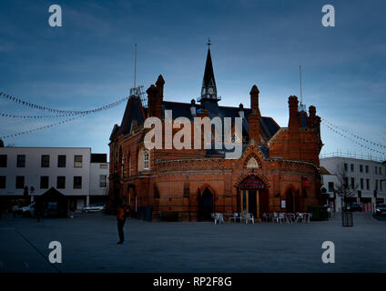 Wokingham market square and Town Hall in the town centre, Berkshire ...