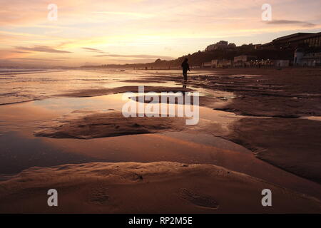 Bournemouth, UK. 20th Feb, 2019: UK Weather - A sunset at the beach at ...