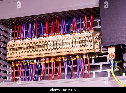 Terminal blocks for electrical connection and earthing terminals for ...
