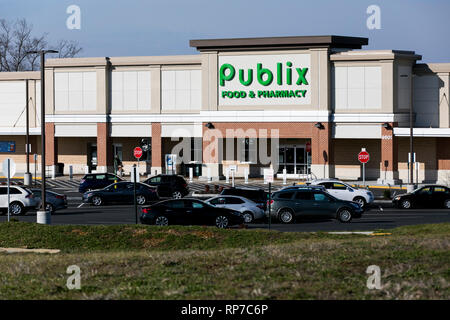 Publix supermarket store sign Stock Photo - Alamy
