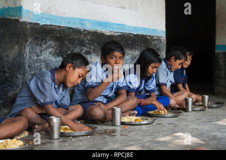 Indian school children having lunch Andhra Pradesh South India Stock ...