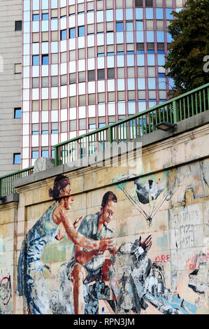 Architecture and graffiti along the Donaukanal, Vienna, Austria Stock ...