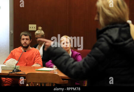 Davenport, Iowa, USA. 14th Feb, 2019. D'marithe Culbreath, 21, left ...