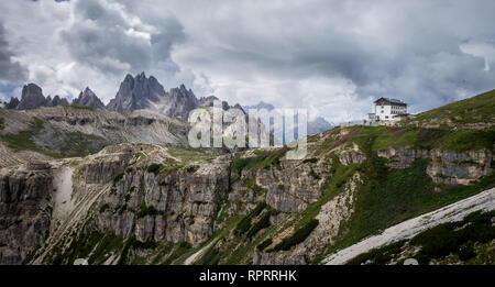 Refugio Auronzo, Tre Cime di Lavaredo or Drei Zinnen trail, Gruppo dei ...