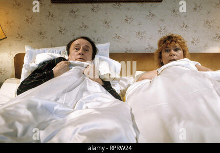 HARALD & EDDI / D 1990 / Szene aus 'Die Zwillinge' mit EDDI ARENT ...