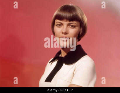MIREILLE MATHIEU, Anfang der 1970er Jahre Stock Photo - Alamy