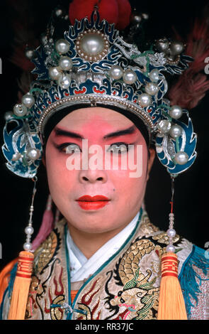 Sichuan opera performers in a Chinese teahouse Stock Photo - Alamy