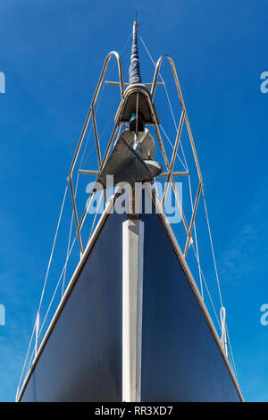 Anchor on the bow (front side) of the ship docked Stock Photo - Alamy