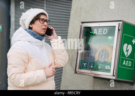 medicine cardiopulmonary resuscitation emergency call. Caucasian woman ...