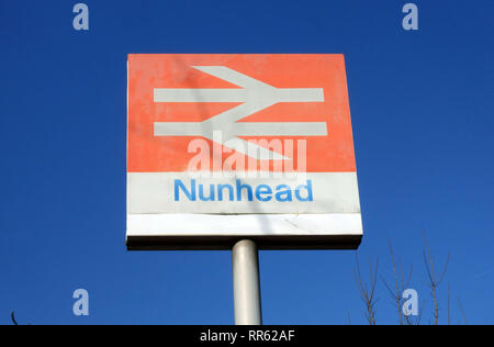 Nunhead railway sign Stock Photo - Alamy