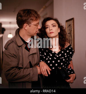 DERRICK / Diebachs Frau / D 1989 / Alfred Weidenmann / IRENE CLARIN ...