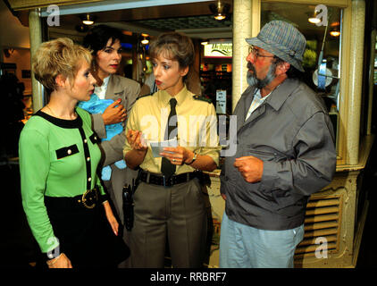 GROßSTADTREVIER / Folge: Ellens Baby / Am hellichten Tag wird in einer ...