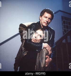 TATORT- Kommissar Batic (MIROSLAV NEMEC, l.) kann Gilhoff (GÜNTER ...