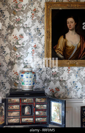 Cultural Tourism: Traquair House, the oldest inhabitant house in the ...