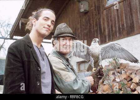 FORSTHAUS FALKENAU- Förster Rombach (CHRISTIAN WOLFF) kümmert sich um ...