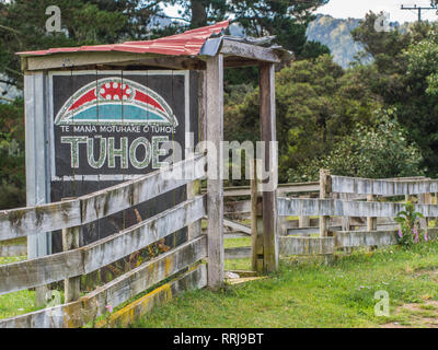 Mural on bus shelter wall, Tuhoe flag, Te Mana Motuhake o Tuhoe ...