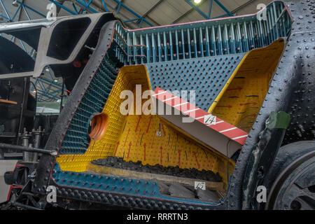 Ellerman Lines steam engine cutaway showing the small tubes inside the ...