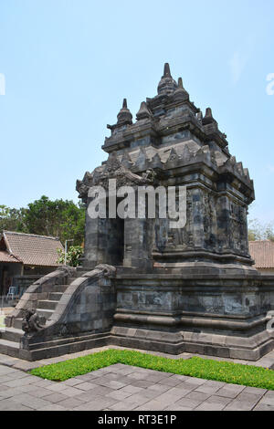 Candi Pawon Temple, is a Buddhist temple located between Borobudur and ...