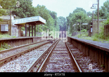 Woodside Railway Station, Croydon -1 Stock Photo - Alamy