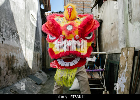 Barongsai Liong Chinese traditional dance Stock Photo - Alamy