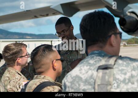Soldiers assigned to the Military Intelligence Readiness Command and U ...