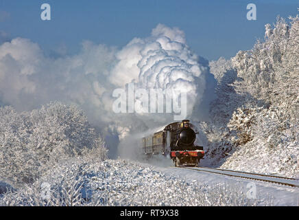GWR tank engine No 5164 in Bridgnorth railway station after receiving ...