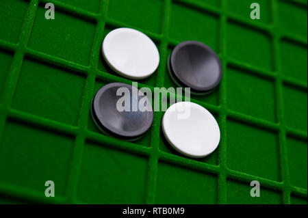 board game of Reversi or Othello at the starting position Stock Photo ...
