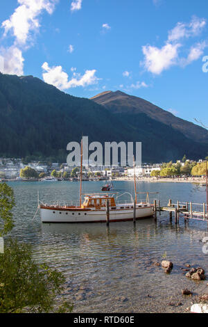 Queenstown jetty in the evening Queenstown New Zealand Stock Photo - Alamy