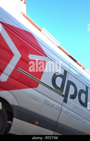 DPD supply chain parcel distribution depot and modern warehouse ...