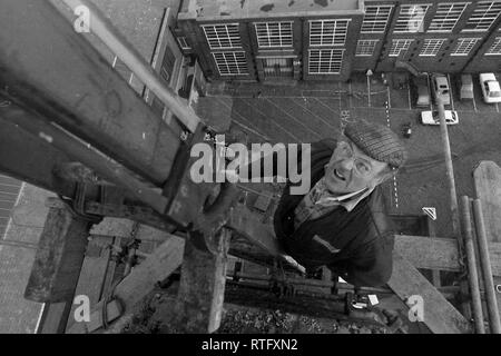 Much loved steeplejack Fred Dibnah at work: Credit Simon Dewhurst for ...