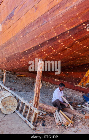 The dhow shipyard in Sur, Oman Stock Photo - Alamy
