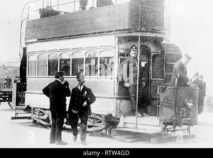 A Royal Irish Constabulary (RIC) policeman with a British soldier and ...