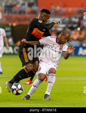 Real Salt Lake midfielder Everton Luiz, center rear, and Colorado ...