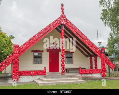Wharenui carved meeting house Hauaroa, Morero marae, Taumarunui, King ...