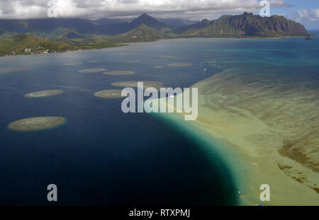 Aerial view of sandbar at Kaneohe bay, Oahu, Hawaii, USA Stock Photo ...