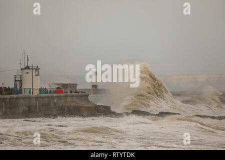 Porthcawl, UK. 3rd March, 2019. Huge waves from Storm Freya batter ...