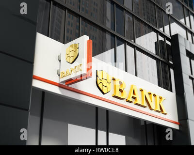 Bank signboard with fictitious logo on building exterior. 3D ...
