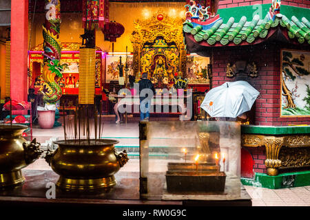 Guan Di (Kuan Ti) Altar, God of War, Taoist Temple, Chinatown, Kuala ...