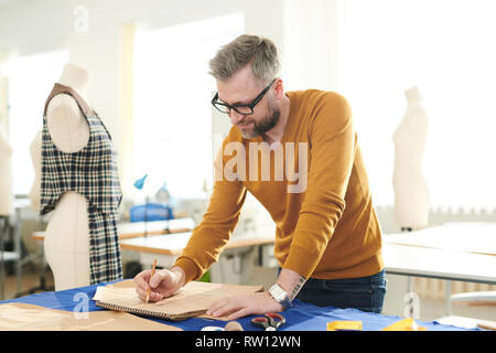businessman drawing a creative idea sketch Stock Photo - Alamy