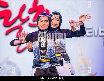 Indonesian dancers from Sma Nasima Semaran dance groupe perform at the ...