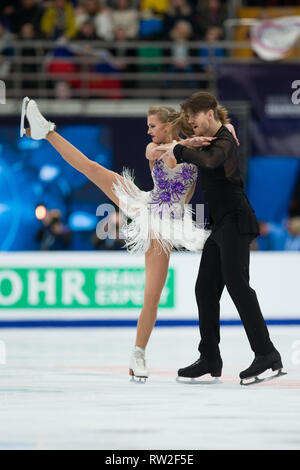 Moscow. Figure skaters Alexandra Stepanova and Ivan Bukin perform a ...