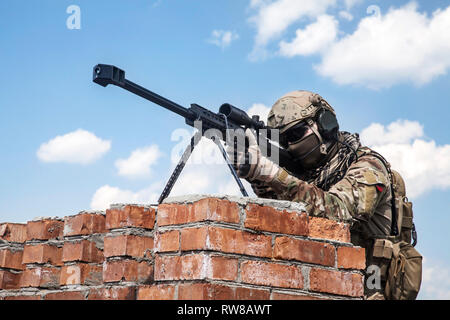 U.S. Army ranger sniper with huge rifle Stock Photo - Alamy