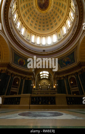 Light entering the rotunda. Madison, Wisconsin, USA Stock Photo - Alamy