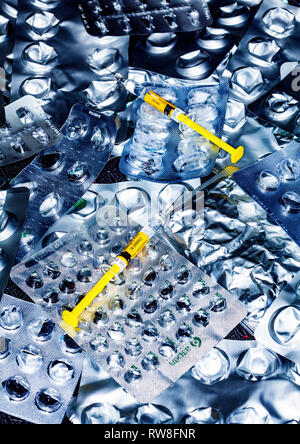 Needles for injections with used pharmaceutical packets Stock Photo - Alamy